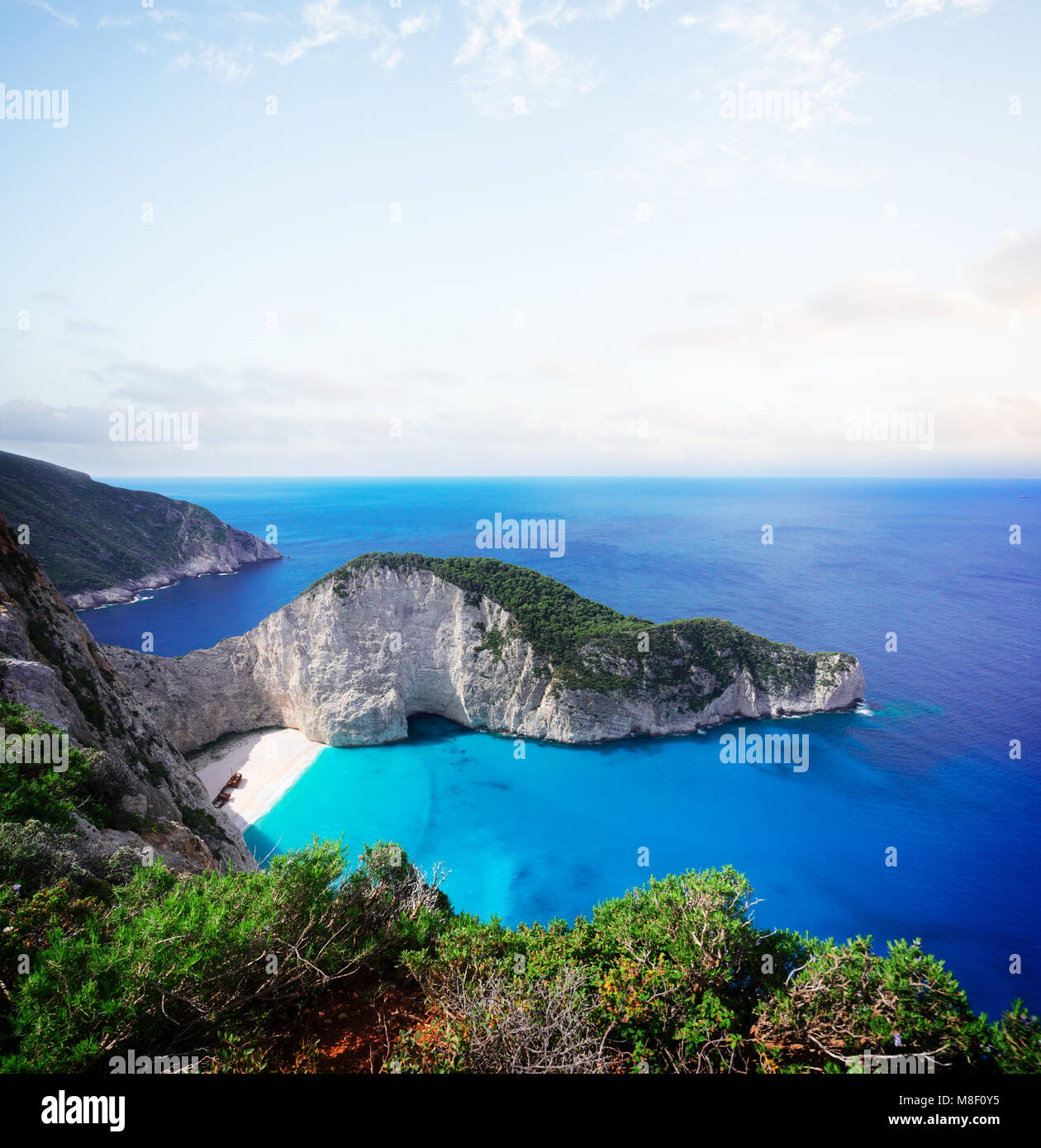 La plage de Navagio, célèbre maison de paysage de l'île de Zante, Grèce ...