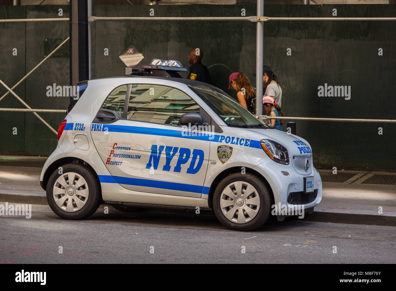 New York, NEW YORK, USA- 26 août, 2017 : Police NYPD Smart car sur la ...