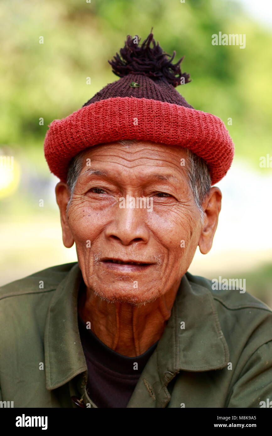Vieil homme laotien Banque de photographies et d’images à haute ...