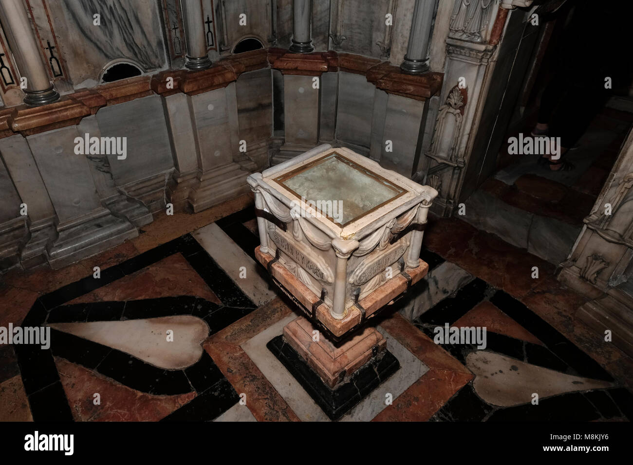 Jesus tomb angels Banque de photographies et d’images à haute résolution - Alamy