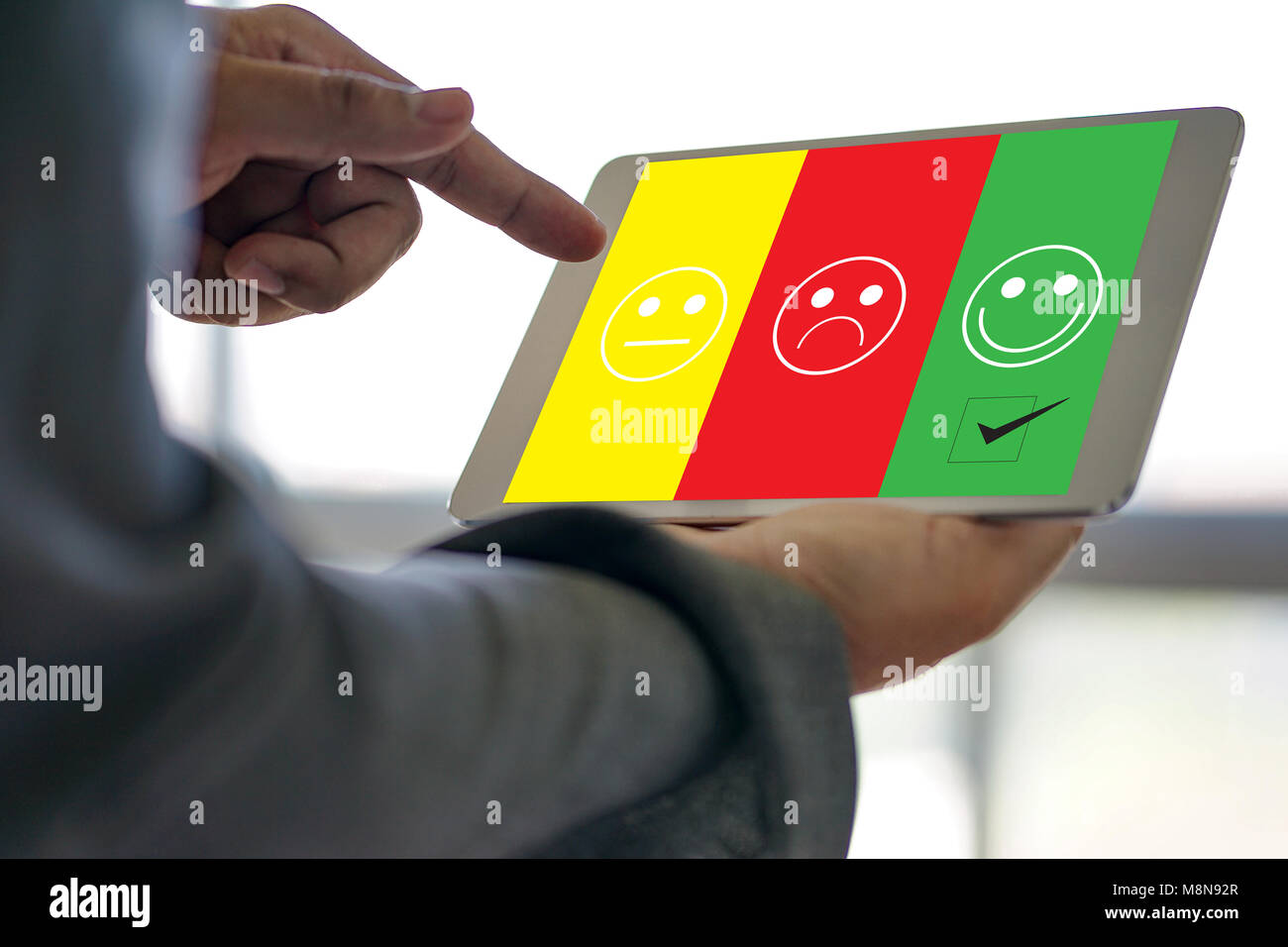 Business man and woman sélectionnez professionnels sur l'évaluation de ...