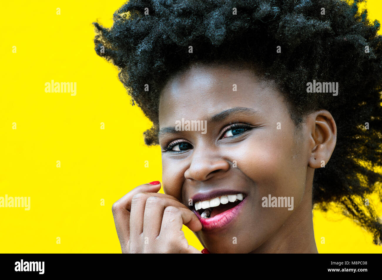 Afro colombian girl woman Banque de photographies et d’images à haute ...