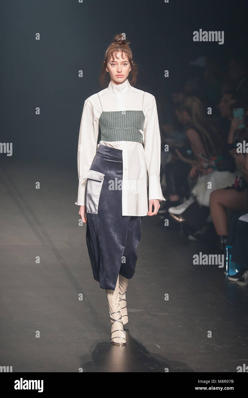 Designer sho iwata hiroshi takizawa Banque de photographies et d’images ...