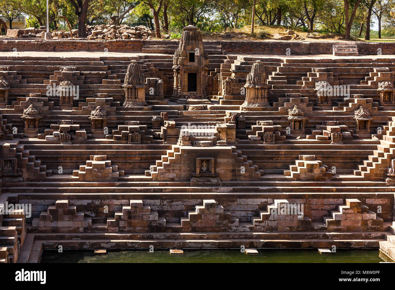 Étapes à Suraj Kund - Sun Temple, Modhera, Gujarat, Inde Photo Stock ...