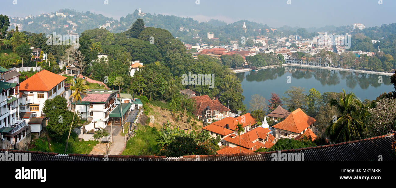 Une photo panoramique 2 aperçu la ville Vue aérienne de Kandy au Sri ...