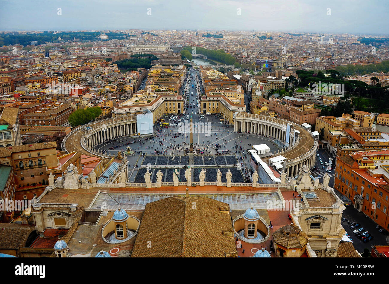 Vue panoramique sur Rome et le Vatican, donnant sur la place Saint ...