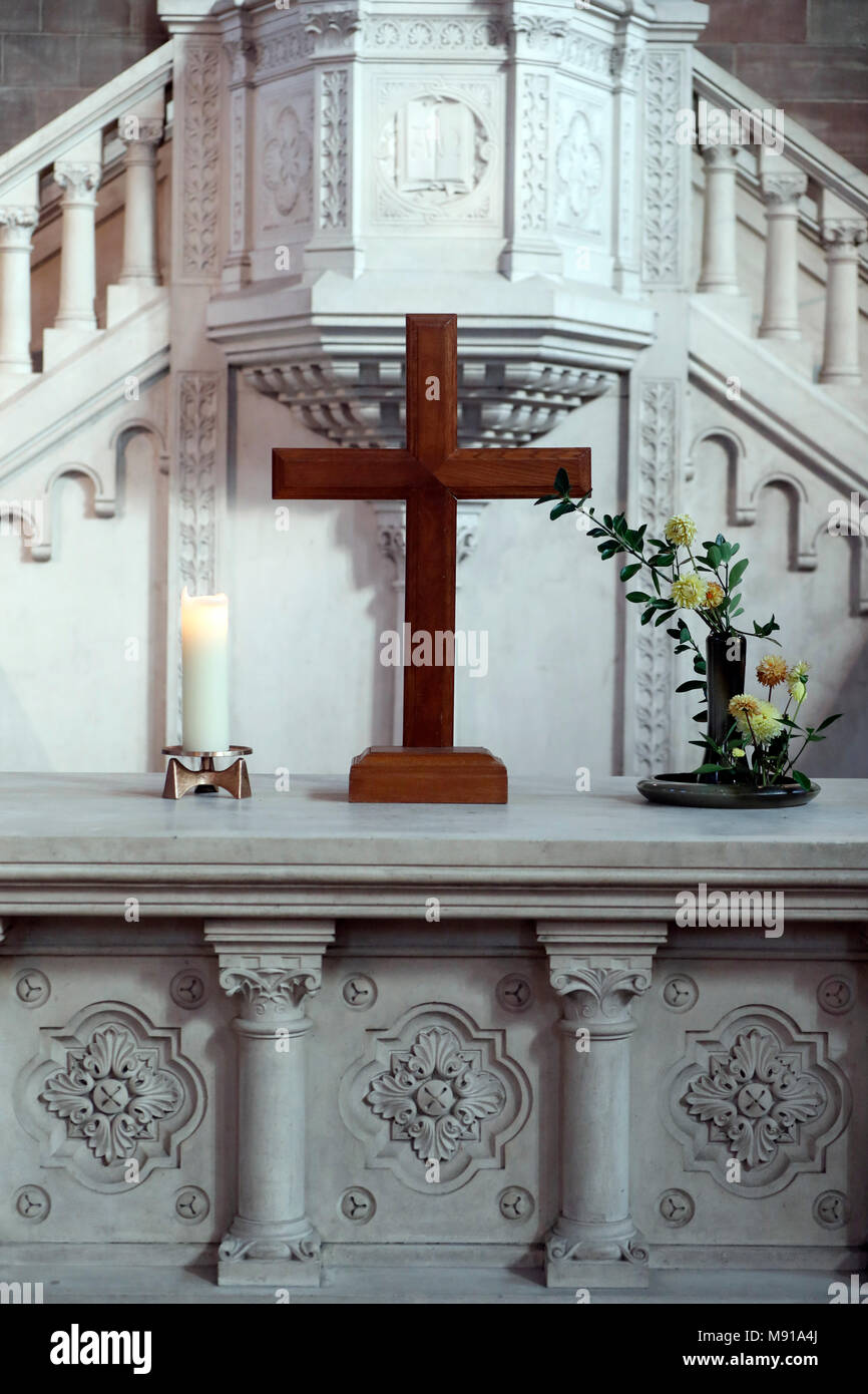 Croix protestante Banque de photographies et d’images à haute ...