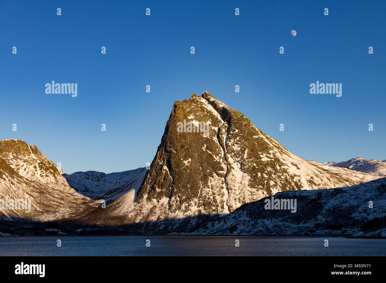 Senja en hiver Banque de photographies et d’images à haute résolution ...