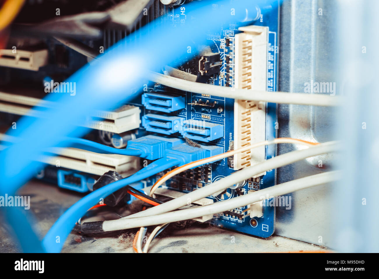 Conseil informatique circuit puce cpu core technology background bleu ...