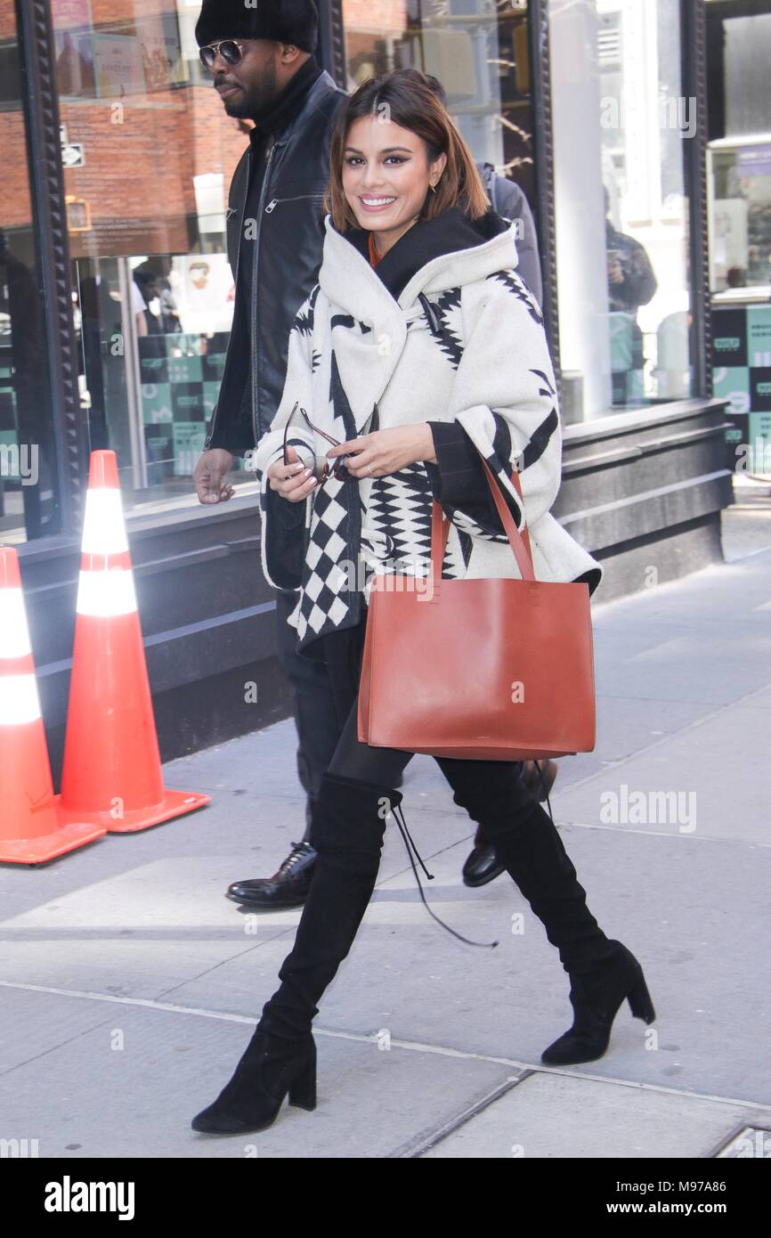 Thigh high suede boots Banque de photographies et d’images à haute ...