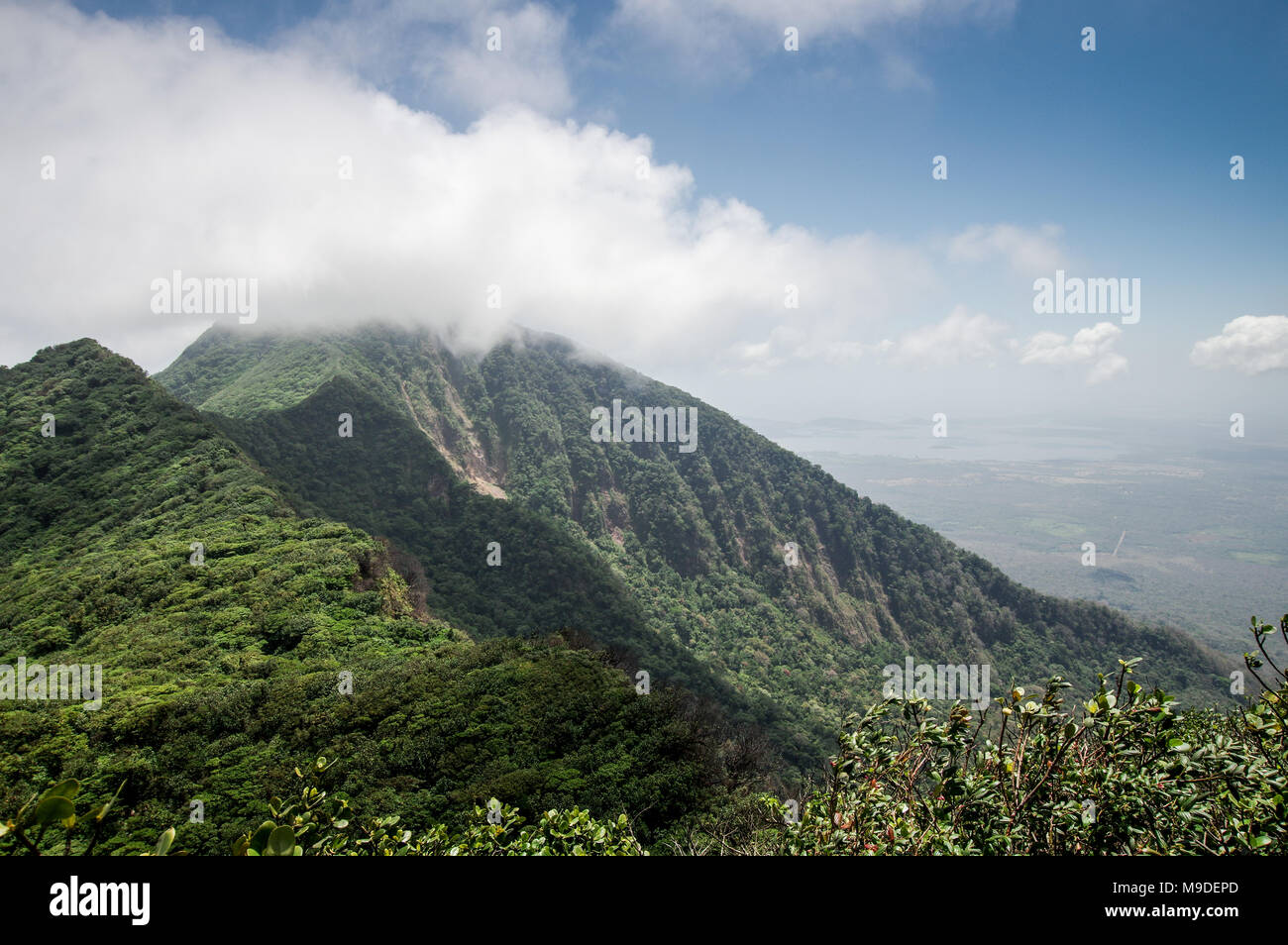 Volcan mombacho Banque de photographies et d’images à haute résolution ...