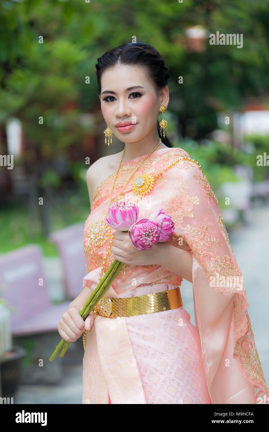 Beautiful young thai females Banque de photographies et d’images à ...