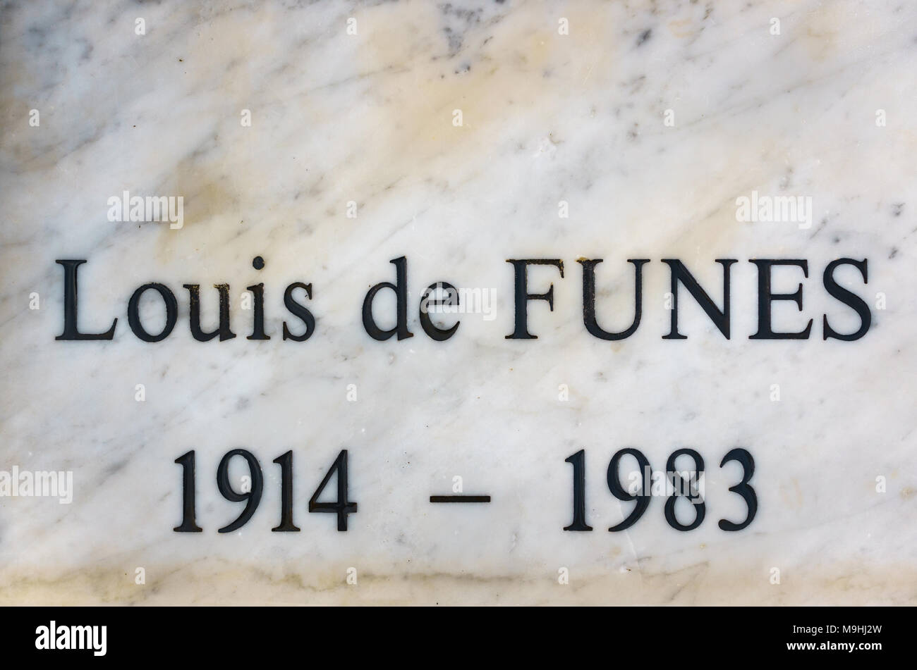 LE CELLIER, FRANCE - CIRCA JANVIER 2018 : détail de Louis de Funès ...