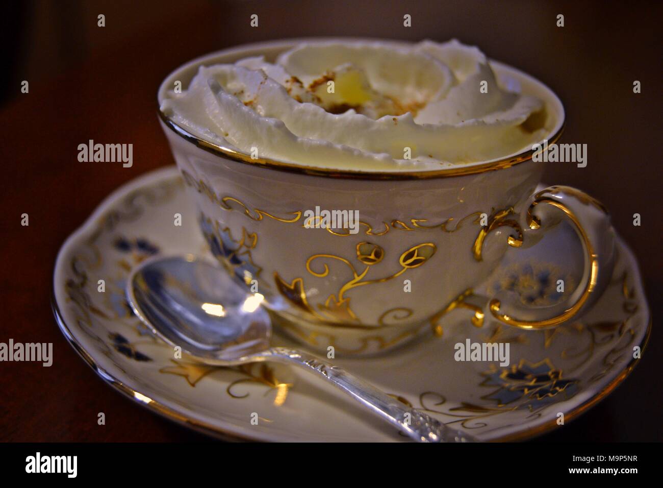 Zsolnay porcelain Banque de photographies et d’images à haute ...