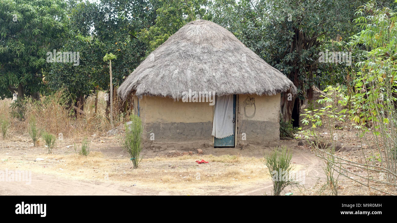 Cabane africaine Banque de photographies et d’images à haute résolution - Alamy