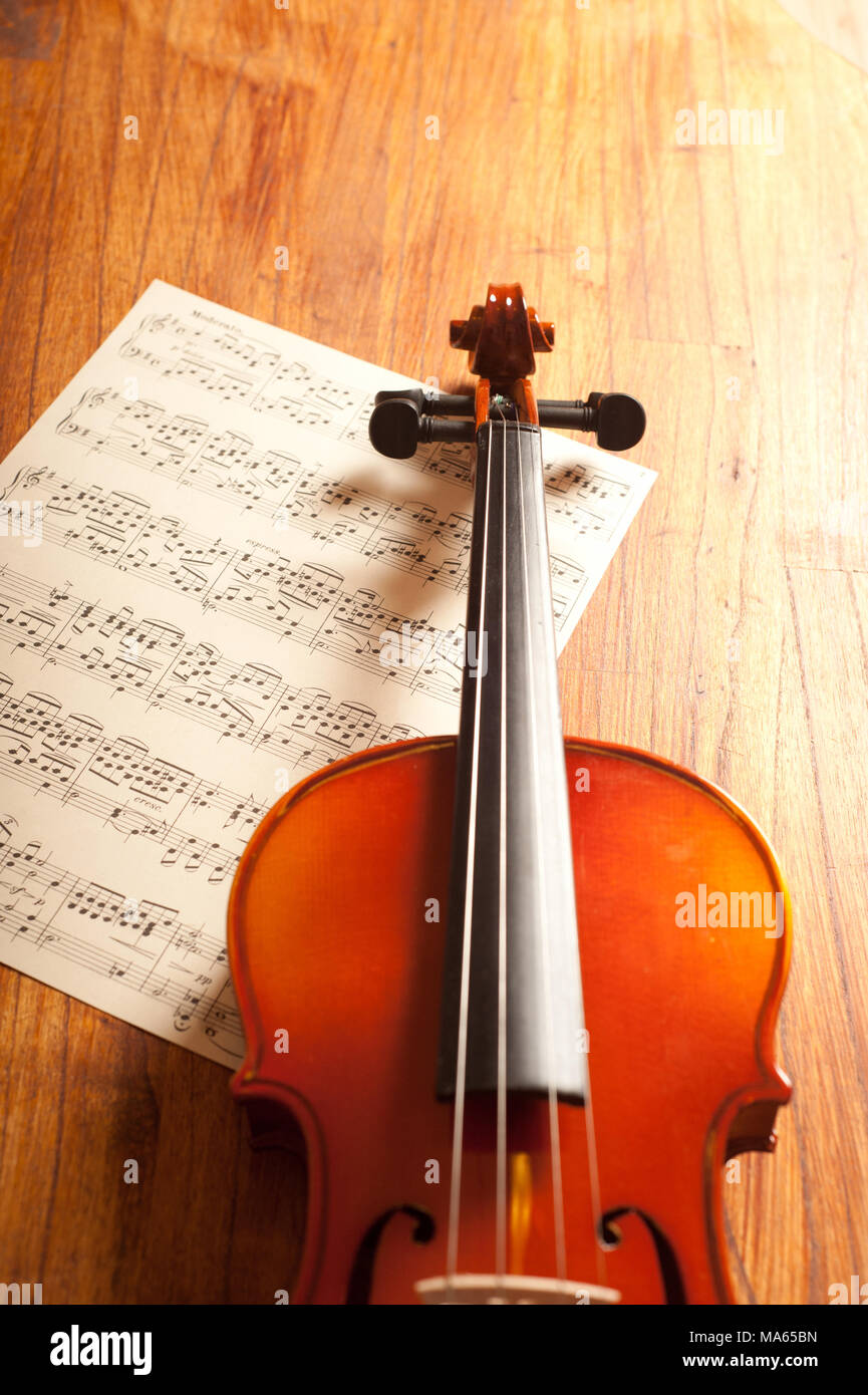 Violon et ficelle Banque de photographies et d’images à haute ...