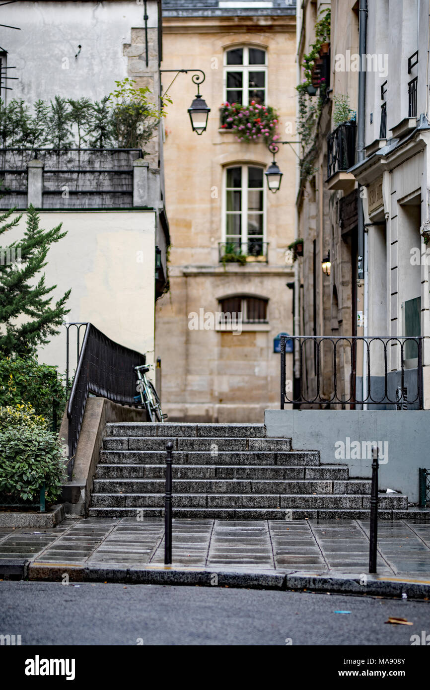 Ruelle de paris Banque de photographies et d’images à haute résolution ...