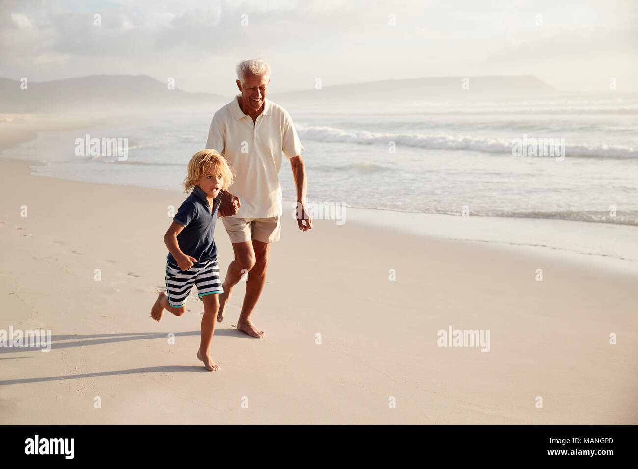 Personne qui court sur la plage Banque de photographies et d’images à ...