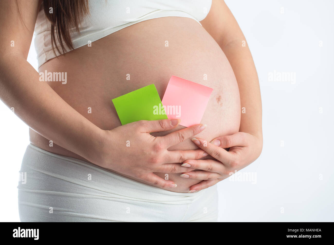 Une Femme Enceinte Tient Son Ventre Banque Dimage Et Photos Alamy