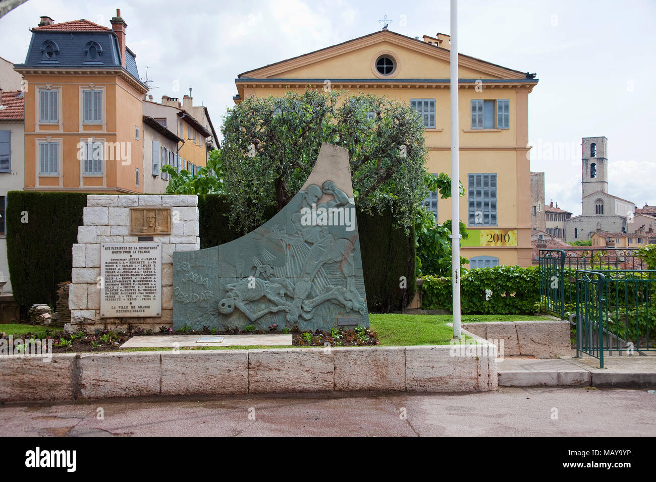 Vieille ville de grasse et cathédrale notre dame du puy Banque de ...
