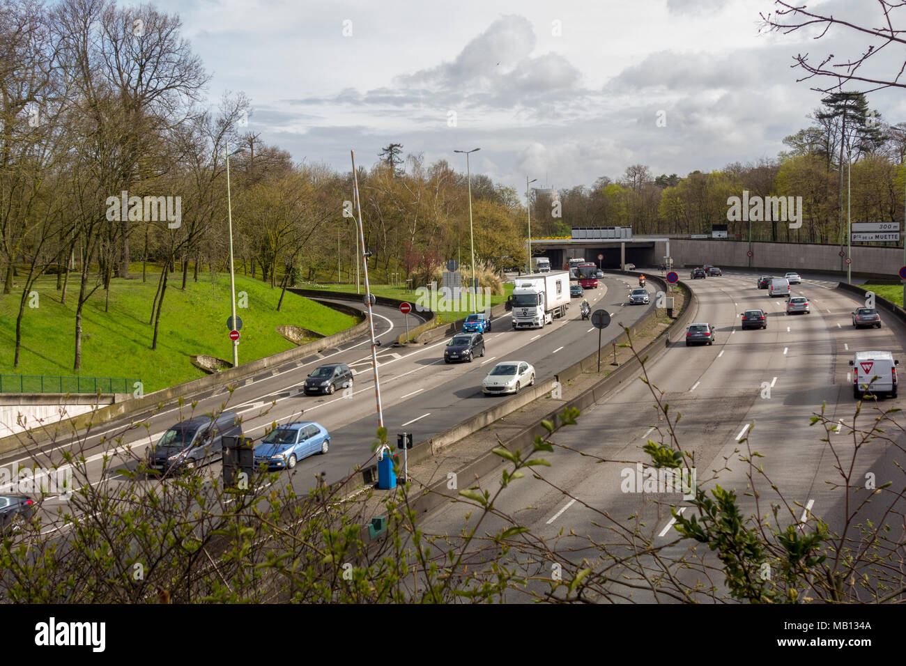 Paris le boulevard peripherique est Banque de photographies et d’images ...