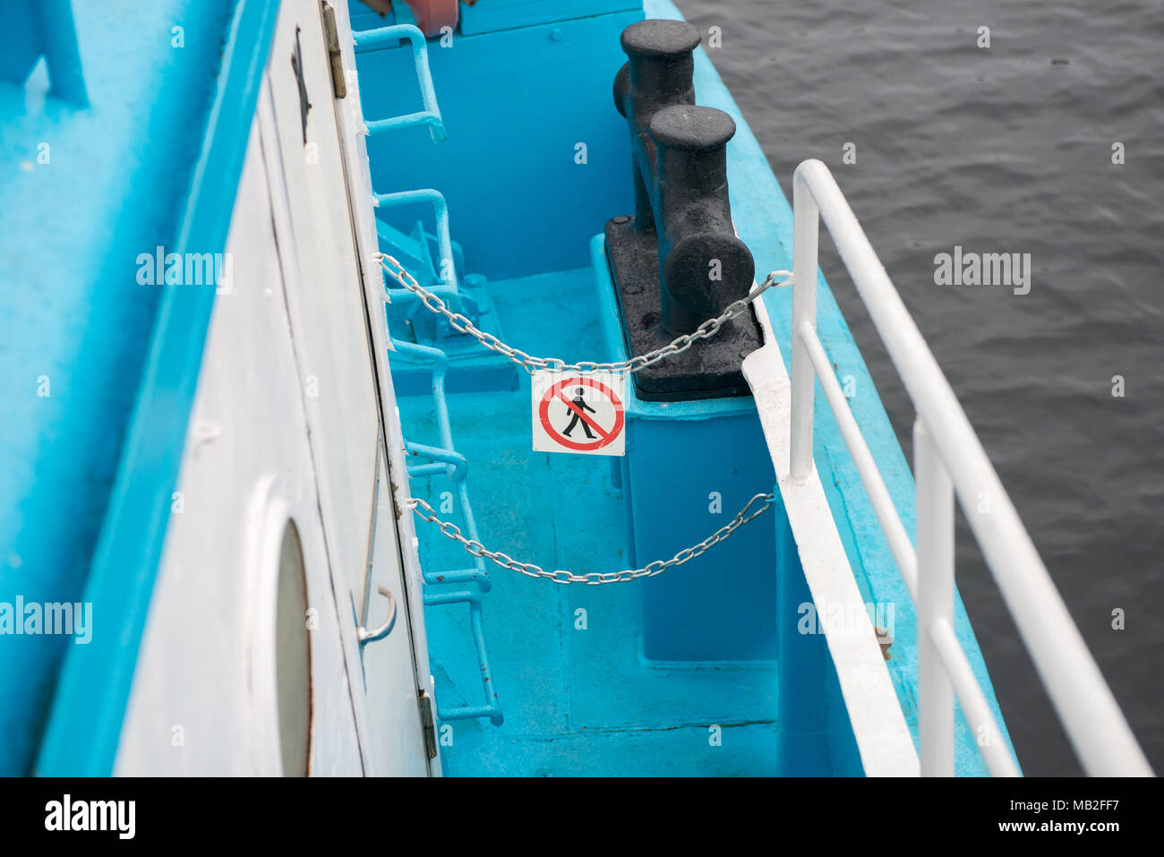 Note de passage est interdit installé sur l'échelle du navire Photo ...