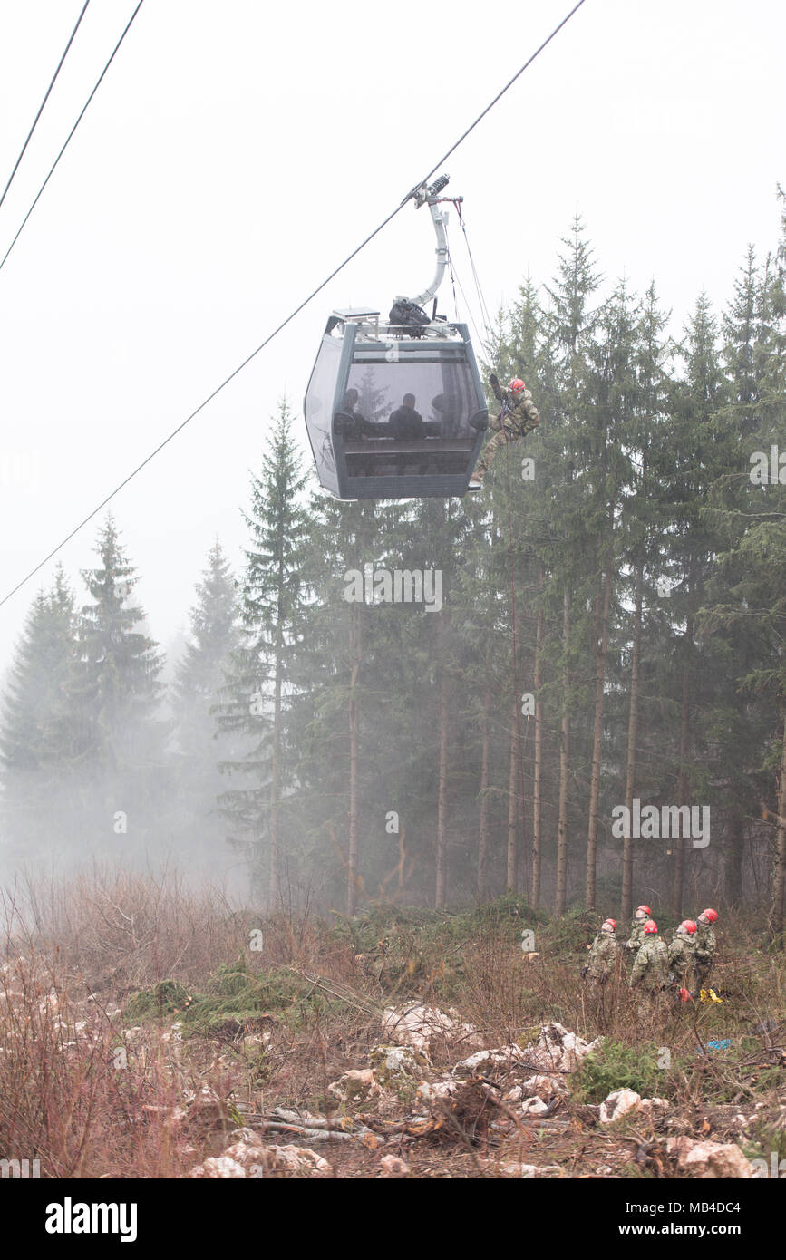 Zipline bosnia Banque de photographies et d’images à haute résolution ...