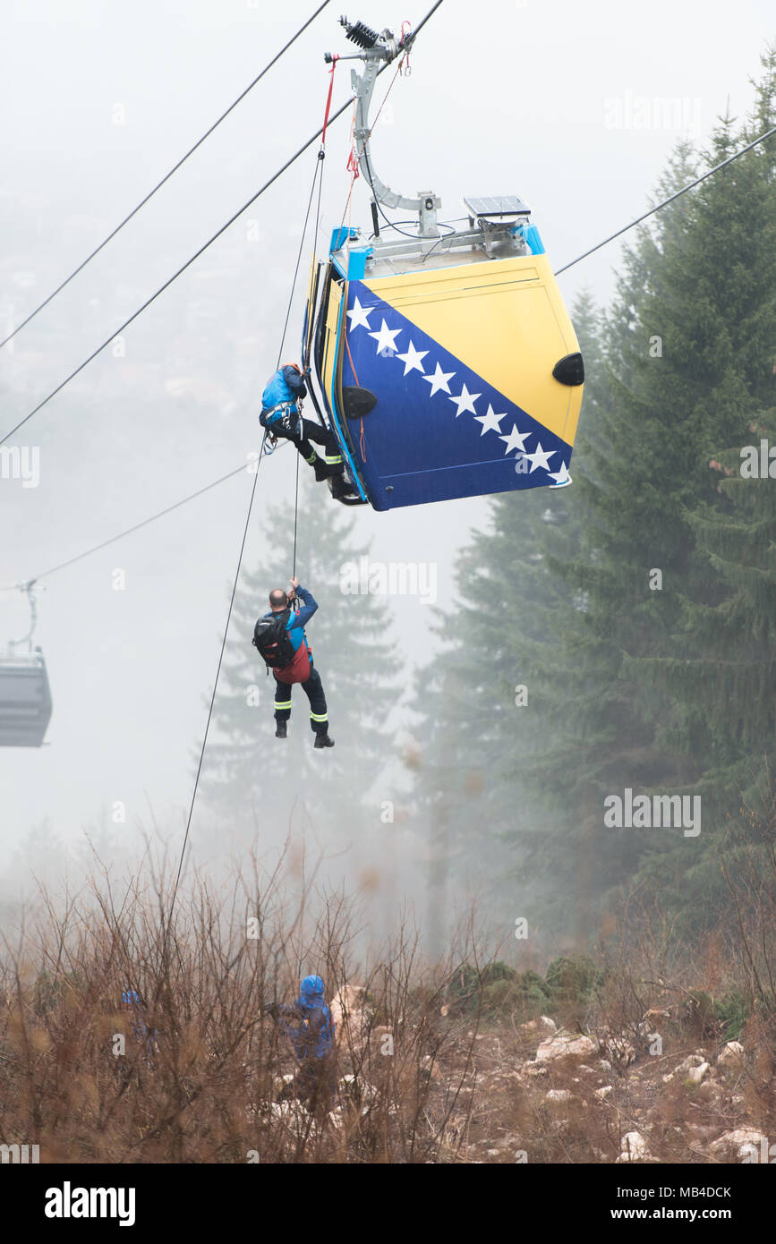 Zipline bosnia Banque de photographies et d’images à haute résolution ...