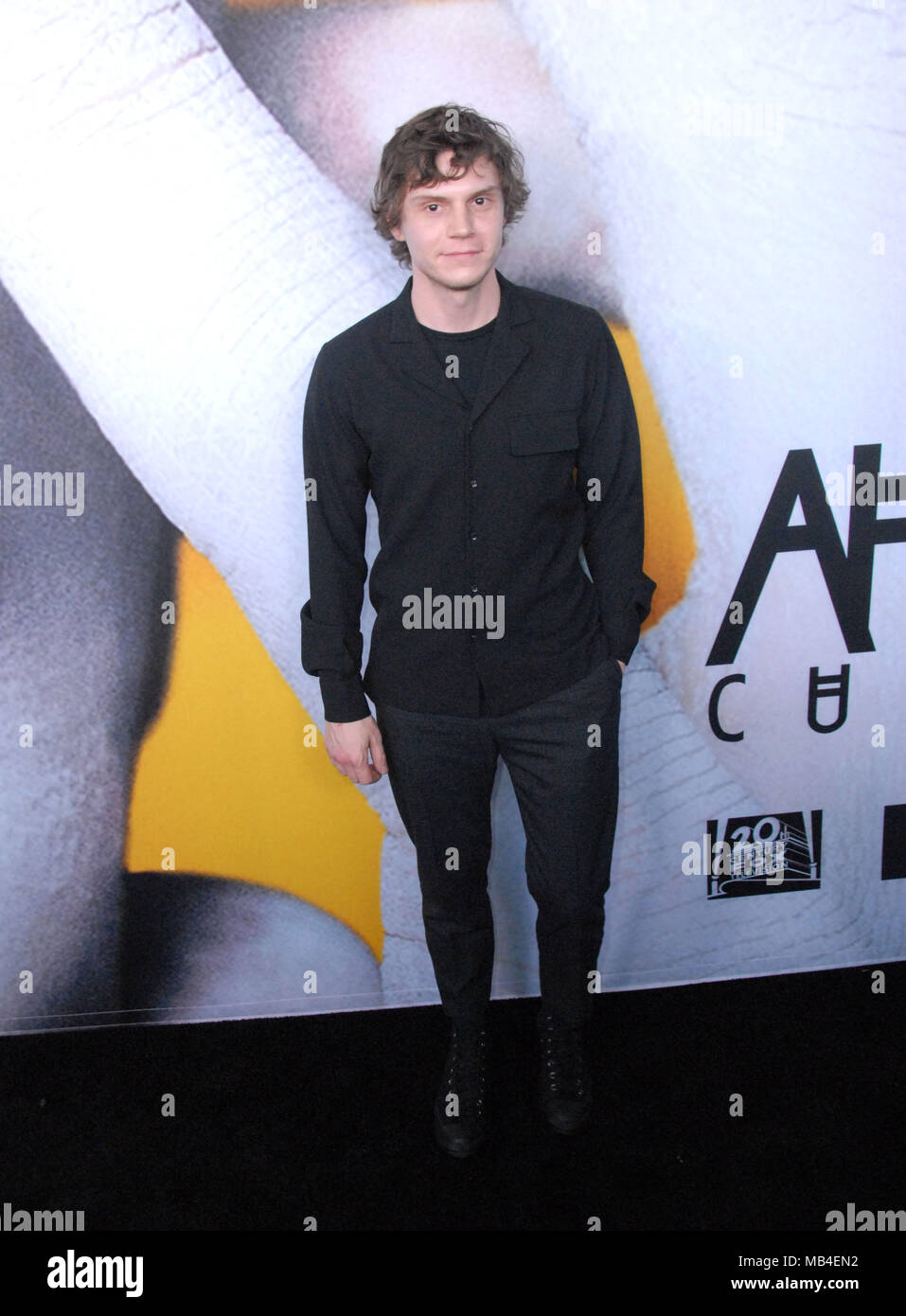 Evan peters american horror story Banque de photographies et d’images à ...