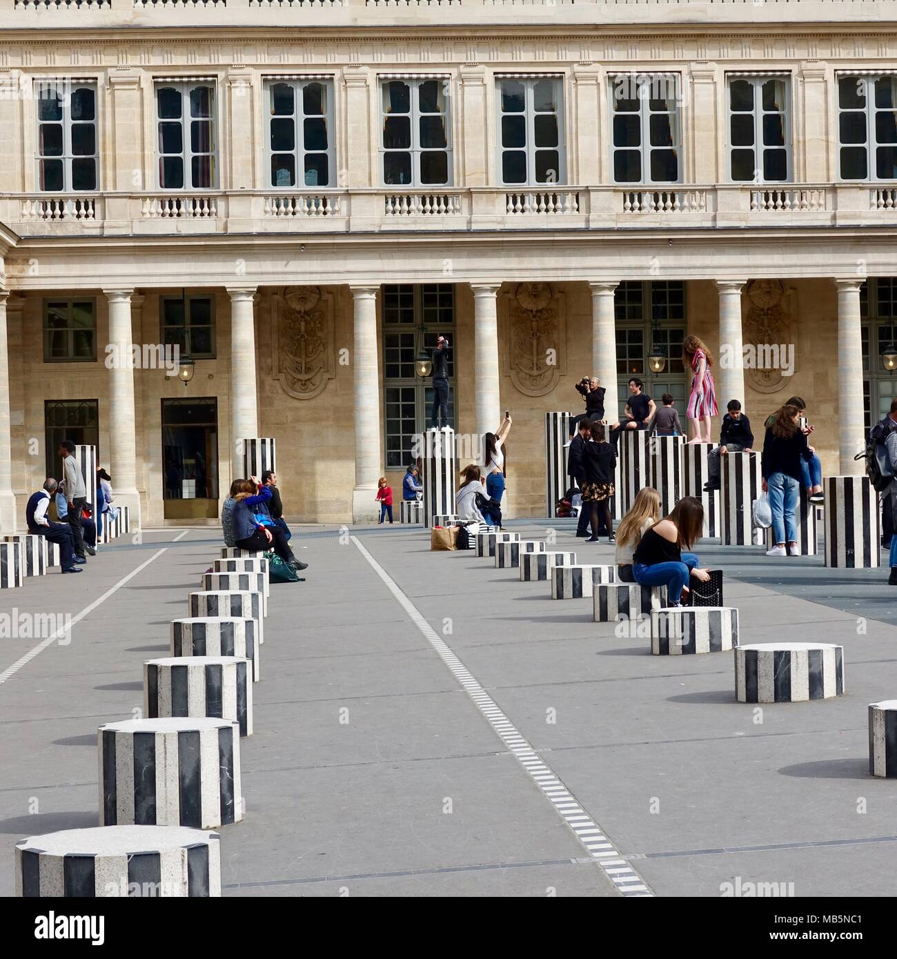 Colonnes de buren paris Banque de photographies et d’images à haute ...