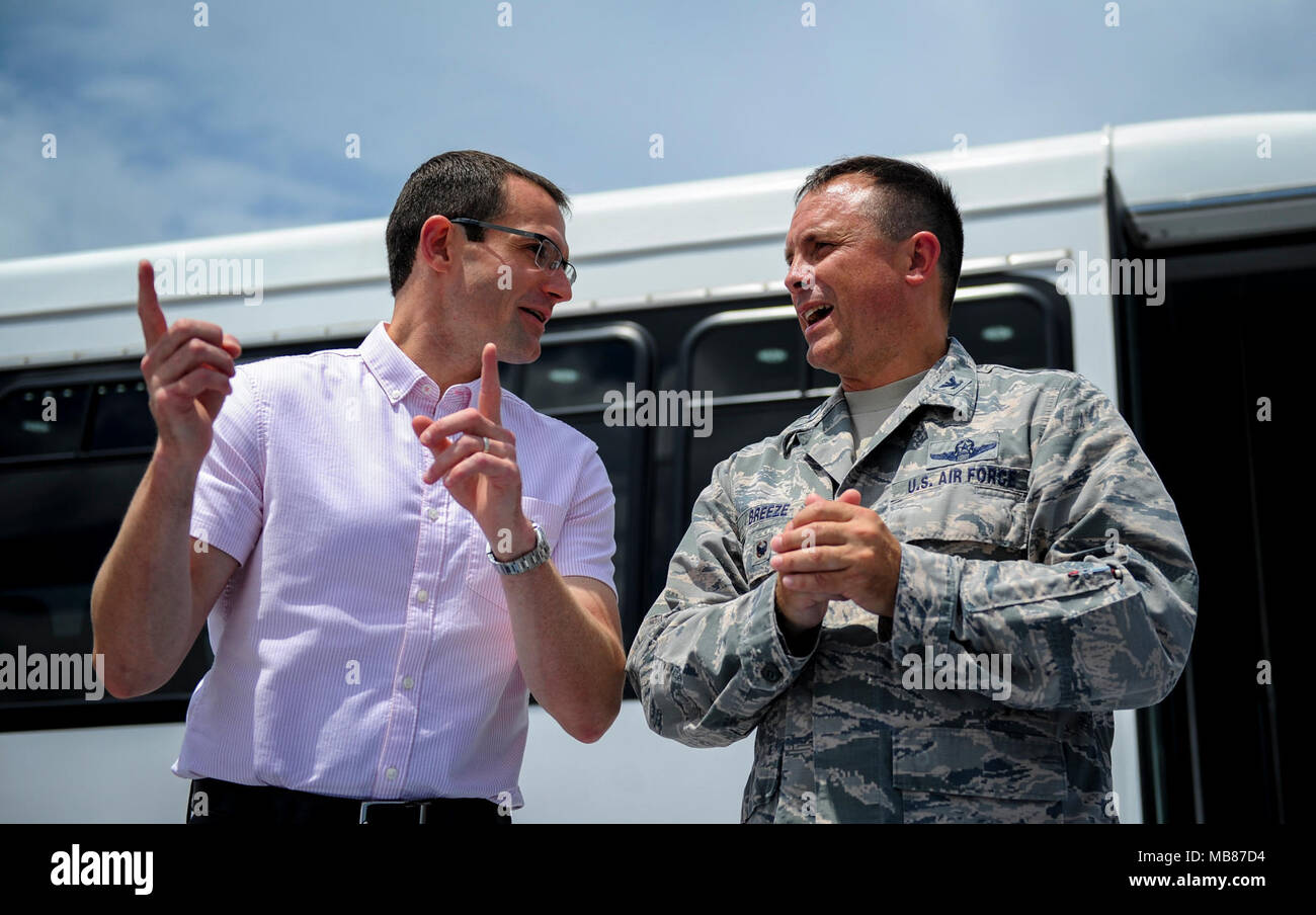 Dr. William Roper, directeur de capacités stratégiques pour le bureau ...