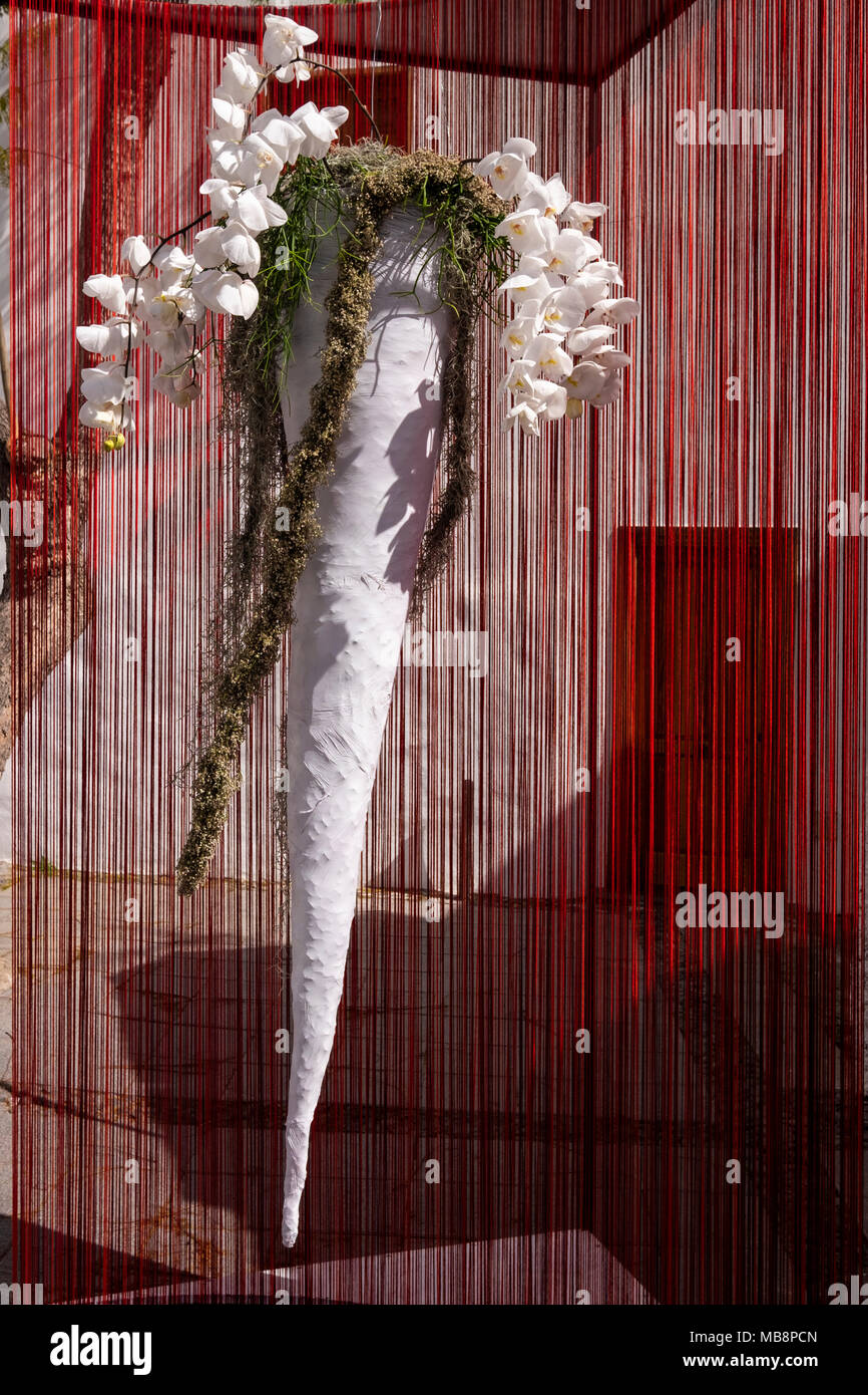 Affiche des motifs floraux, des installations sculpturales Pascua ...
