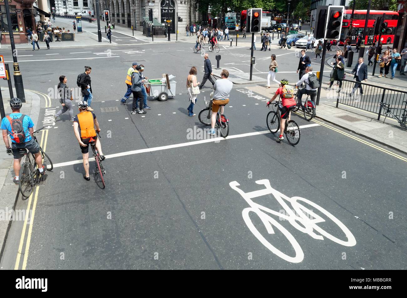 Feux de signalisation rouges Banque de photographies et d’images à ...