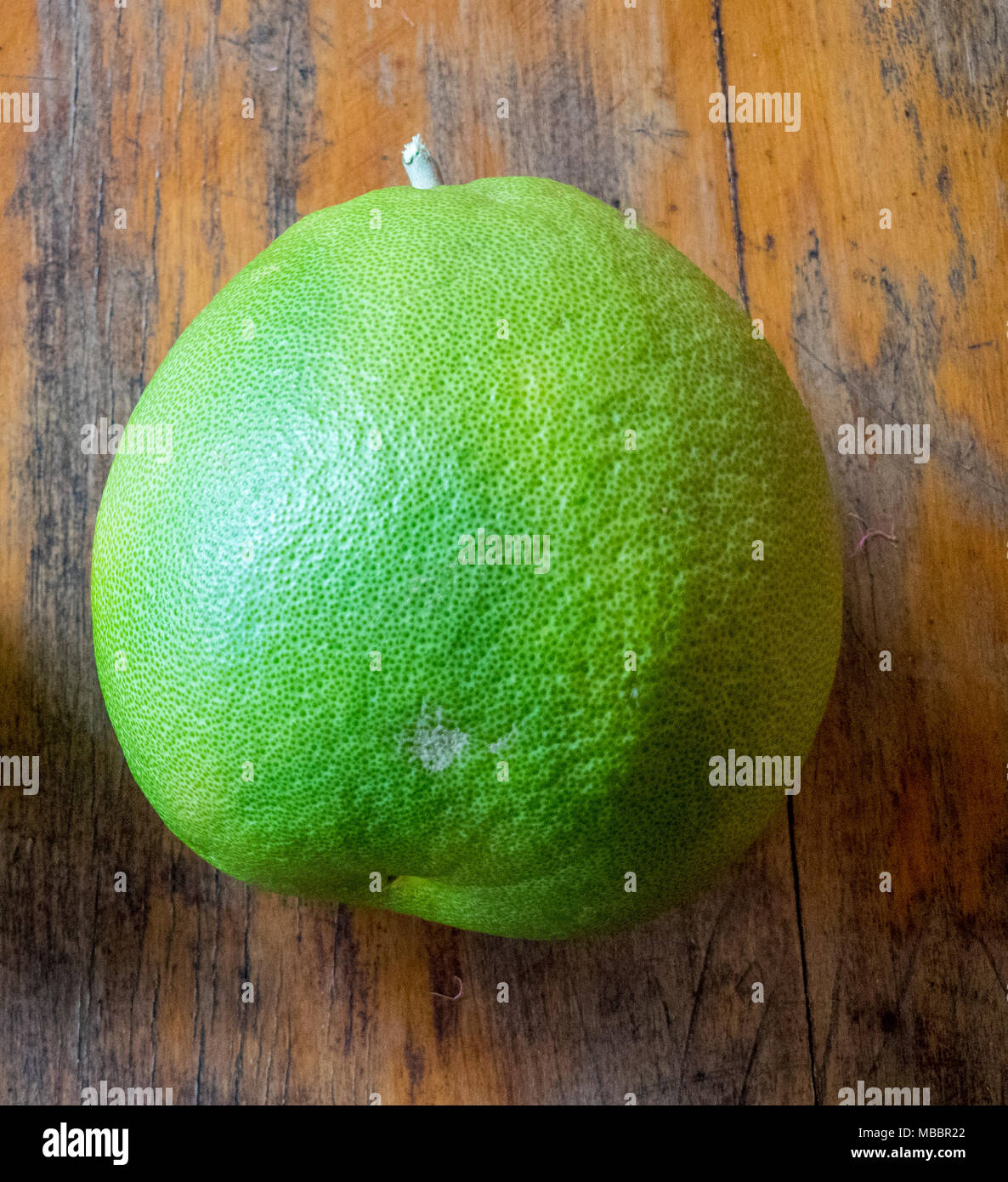 Pomelo vert Banque de photographies et d’images à haute résolution - Alamy