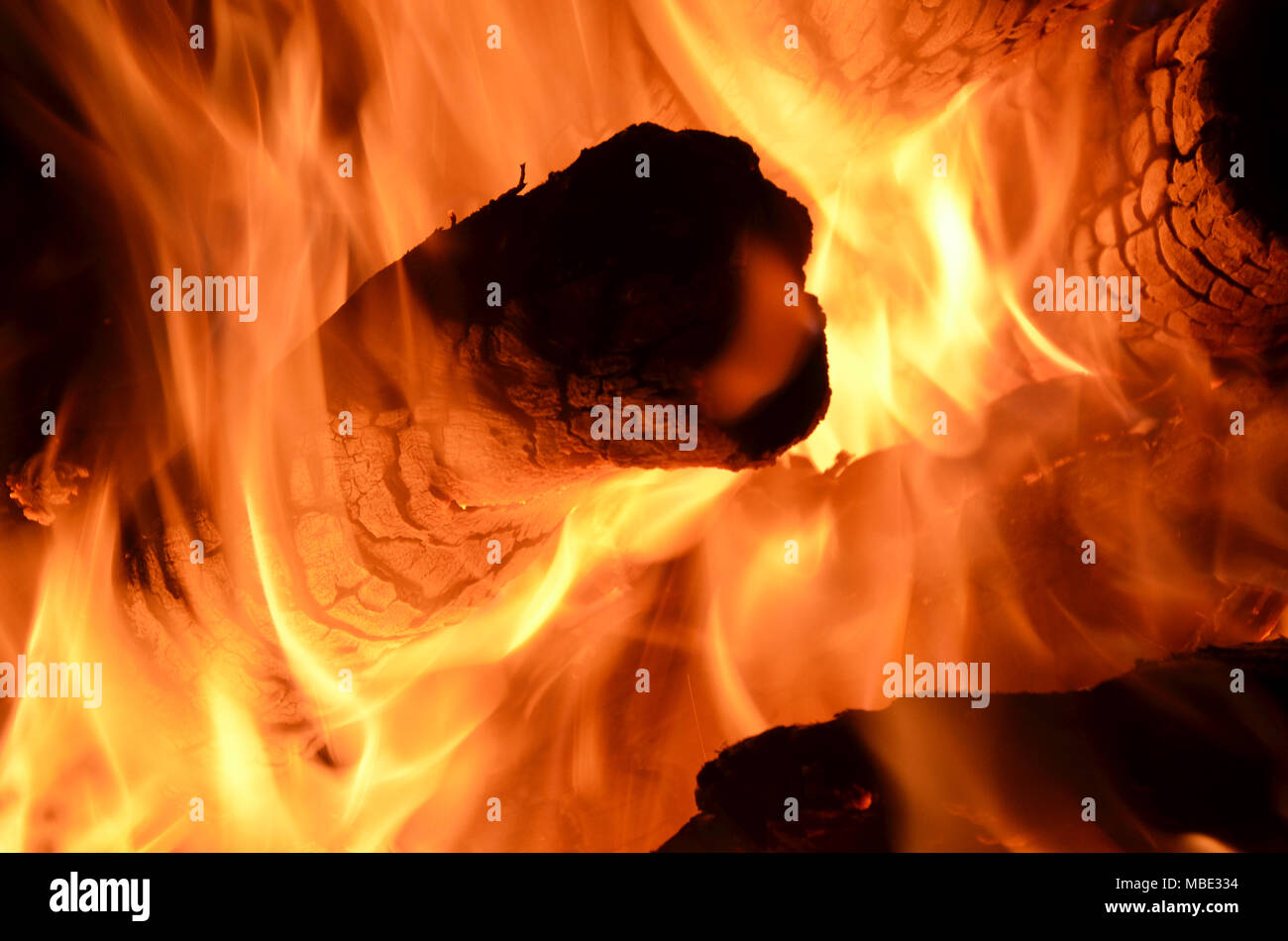 Branches en feu Banque de photographies et d’images à haute résolution ...