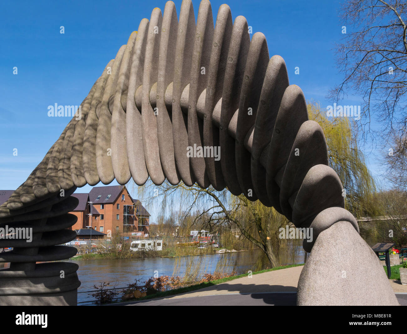 Le saut quantique Mardol sculpture quai à côté de la Berche à ...