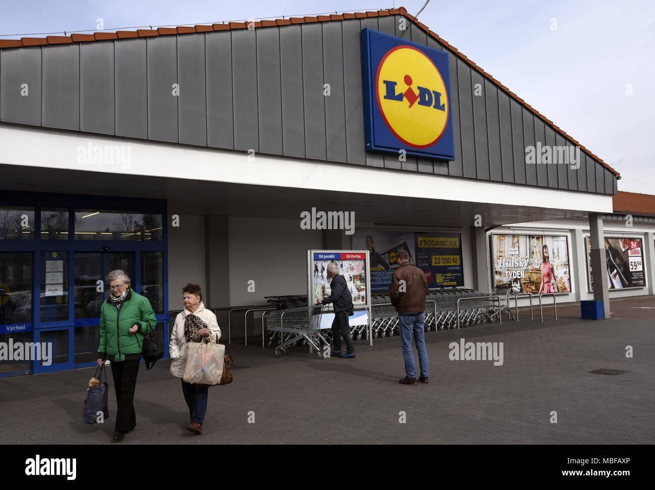 Lidl logo Banque de photographies et d’images à haute résolution - Alamy
