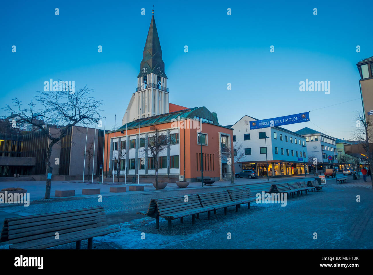 Molde cathedral Banque de photographies et d’images à haute résolution ...