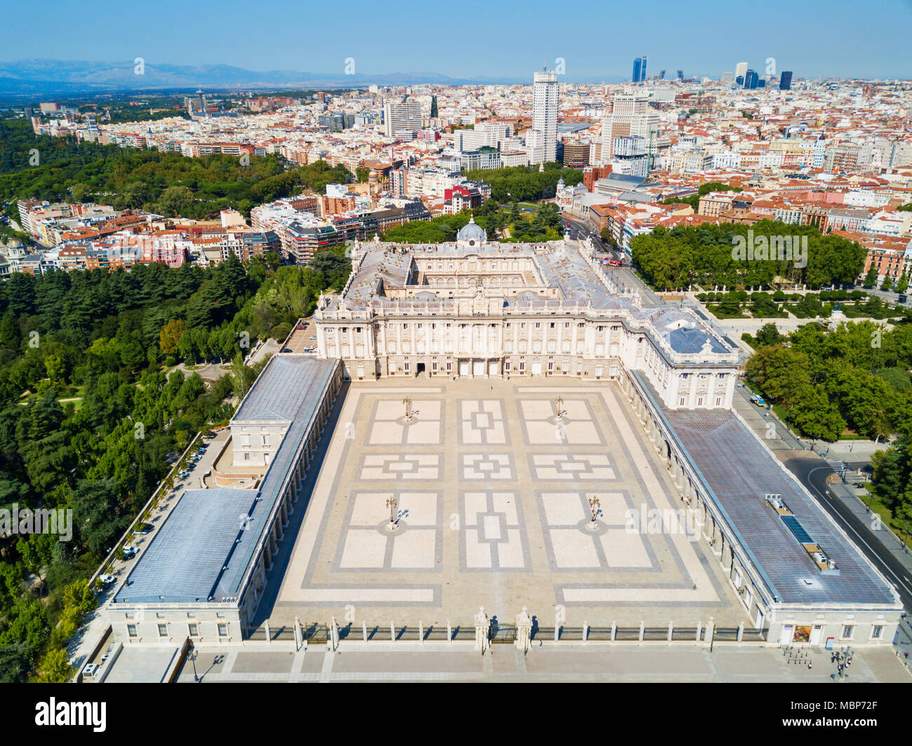 Le Palais Royal de Madrid vue panoramique aérienne. Palacio Real de ...