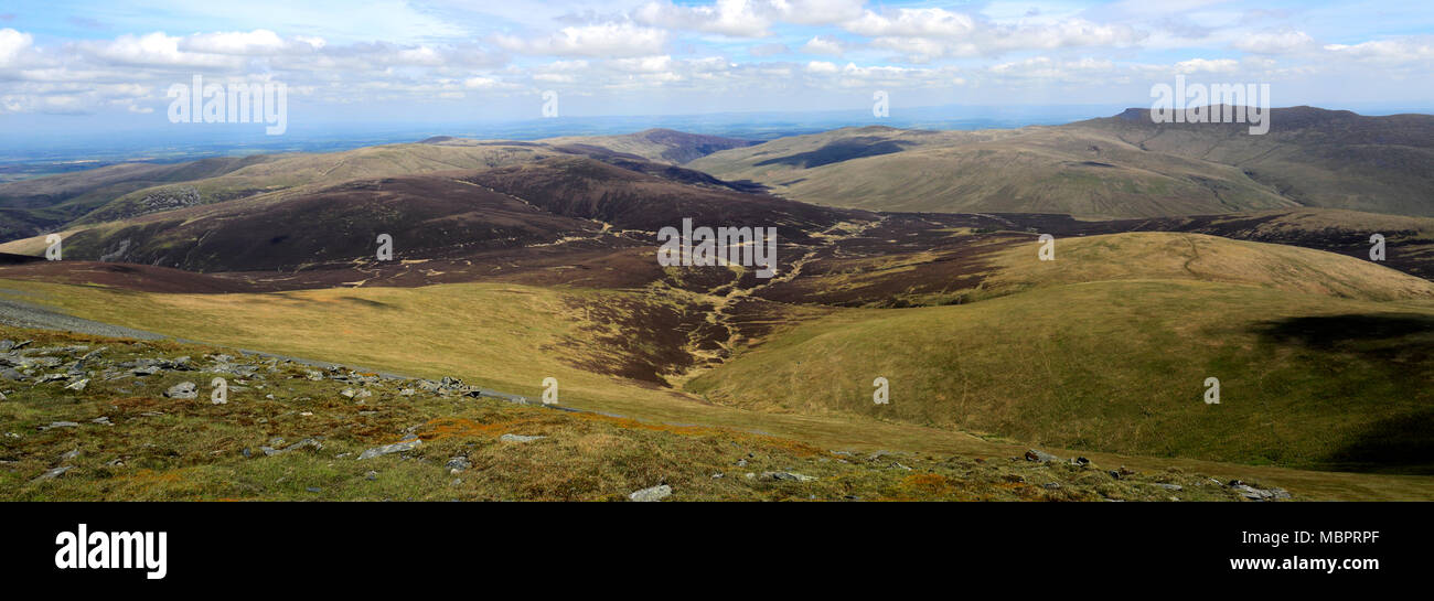 Vue sur la Forêt et collines Uldale Skiddaw, à partir de la ville de ...