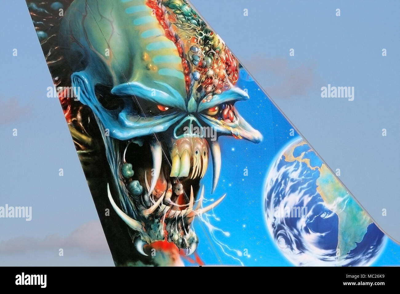 Ed Force One, le Boeing 757 d'Iron Maiden piloté par Bruce Dickinson ...