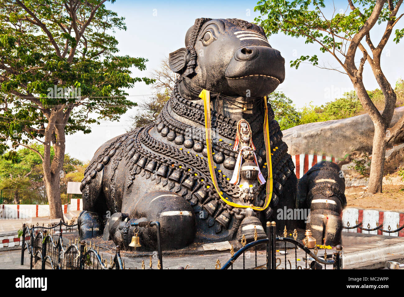 Statue de taureau shivas Banque de photographies et d’images à haute résolution - Alamy