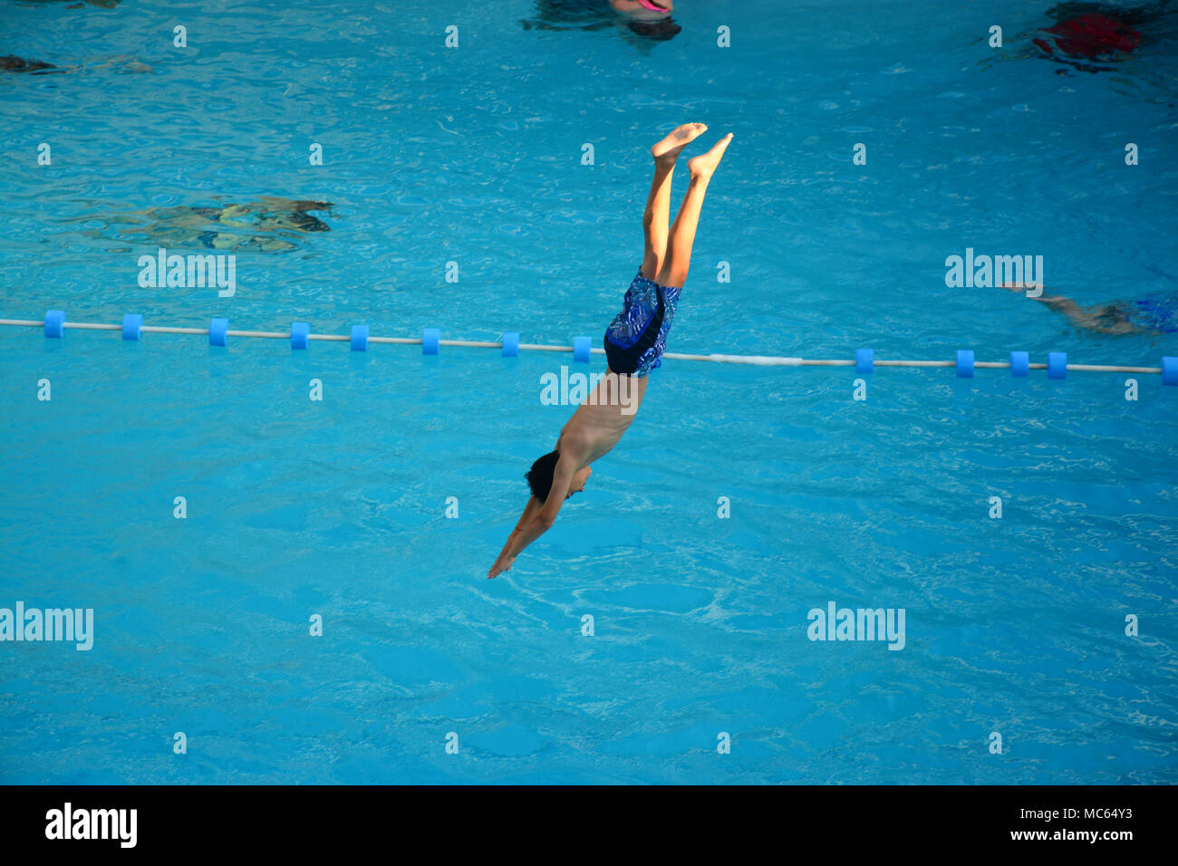Saut plongeoir piscine Banque de photographies et d’images à haute ...