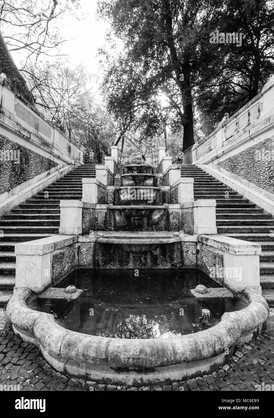 Fuentes monumentales Banque d'images noir et blanc - Alamy