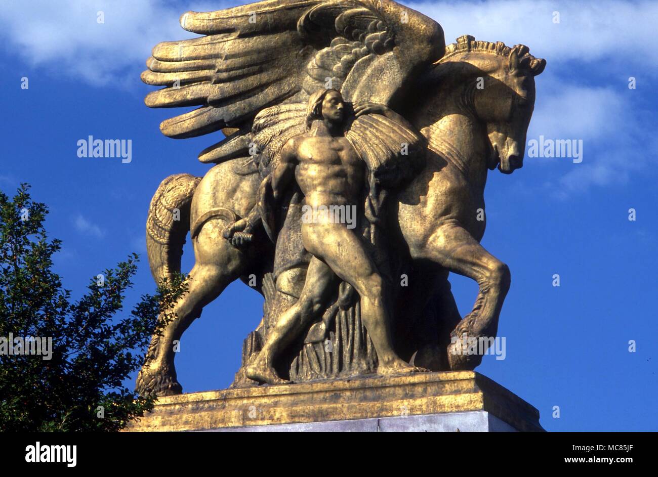 La mythologie grecque. Le cheval ailé, Pégase, du groupe statuaire ...