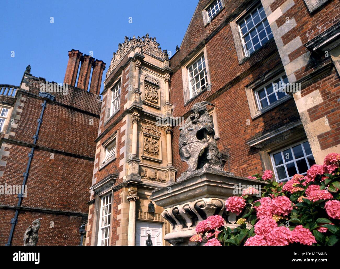 Screaming Skulls Burton Agnes Hall. Dit d'être hanté par Anne Griffith ...