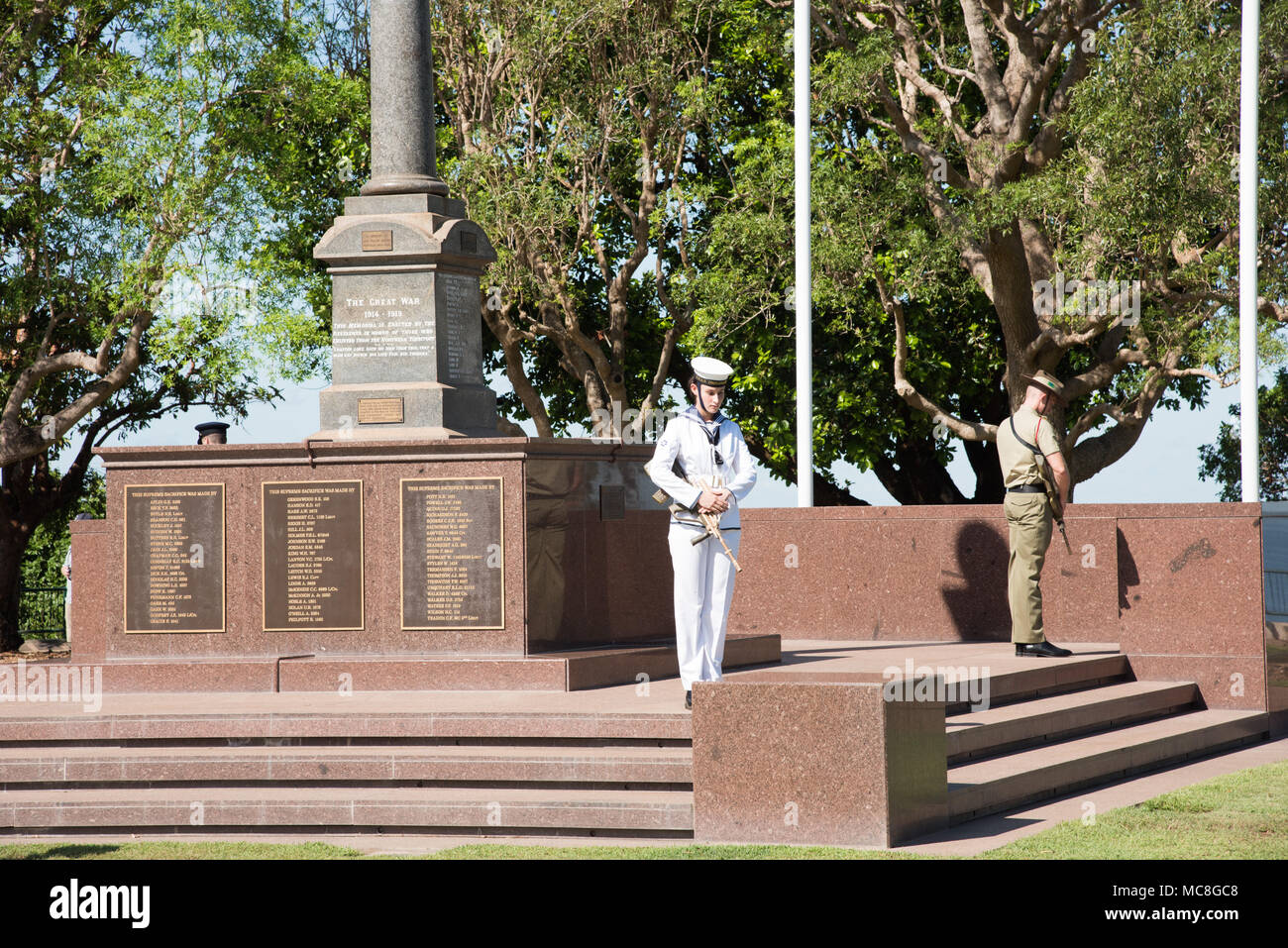 Australia-April,Darwin NT,10,2018 : armée au cénotaphe Monument ...