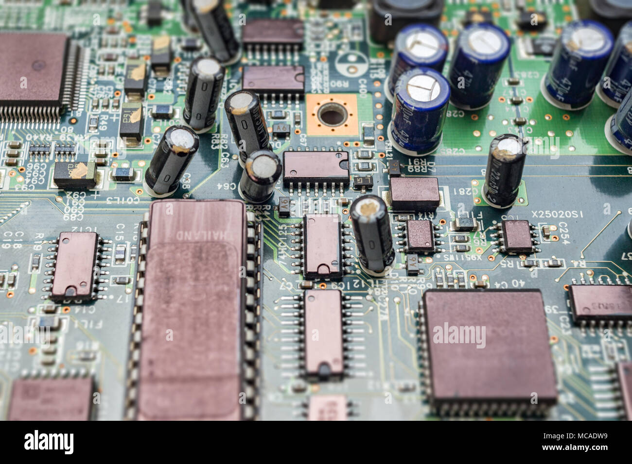 Resistors on circuit board Banque de photographies et d’images à haute résolution - Alamy