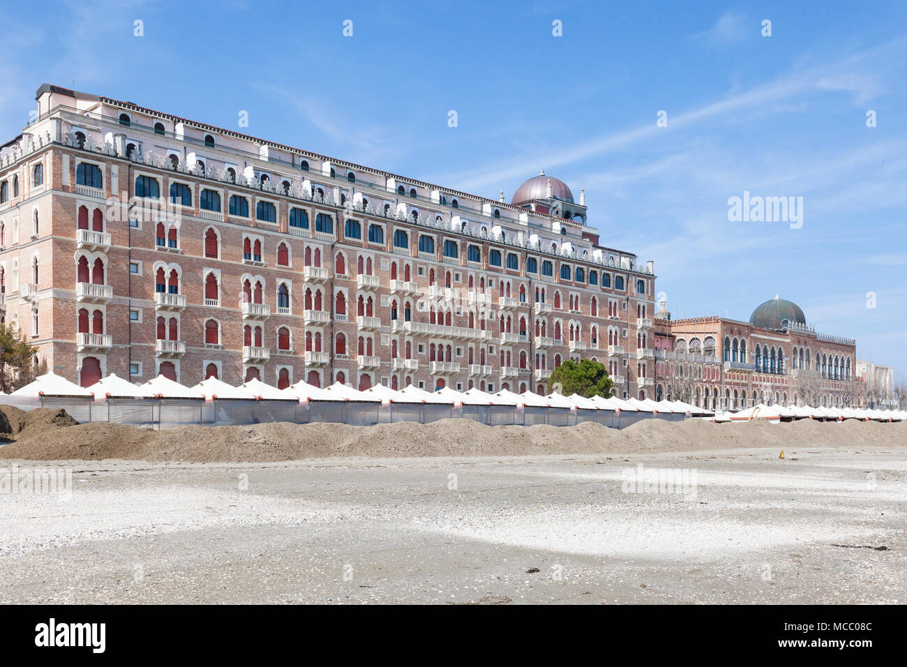 Façade extérieure dans le style mauresque de l'hôtel de luxe Excelsior ...