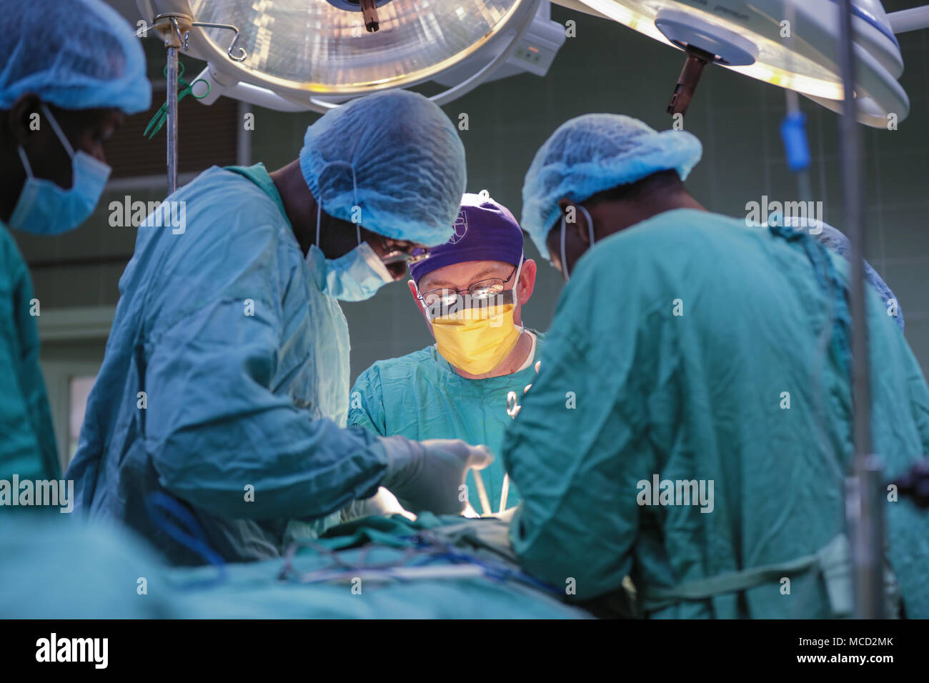 Chirurgie de la thyroïdectomie Banque de photographies et d’images à ...